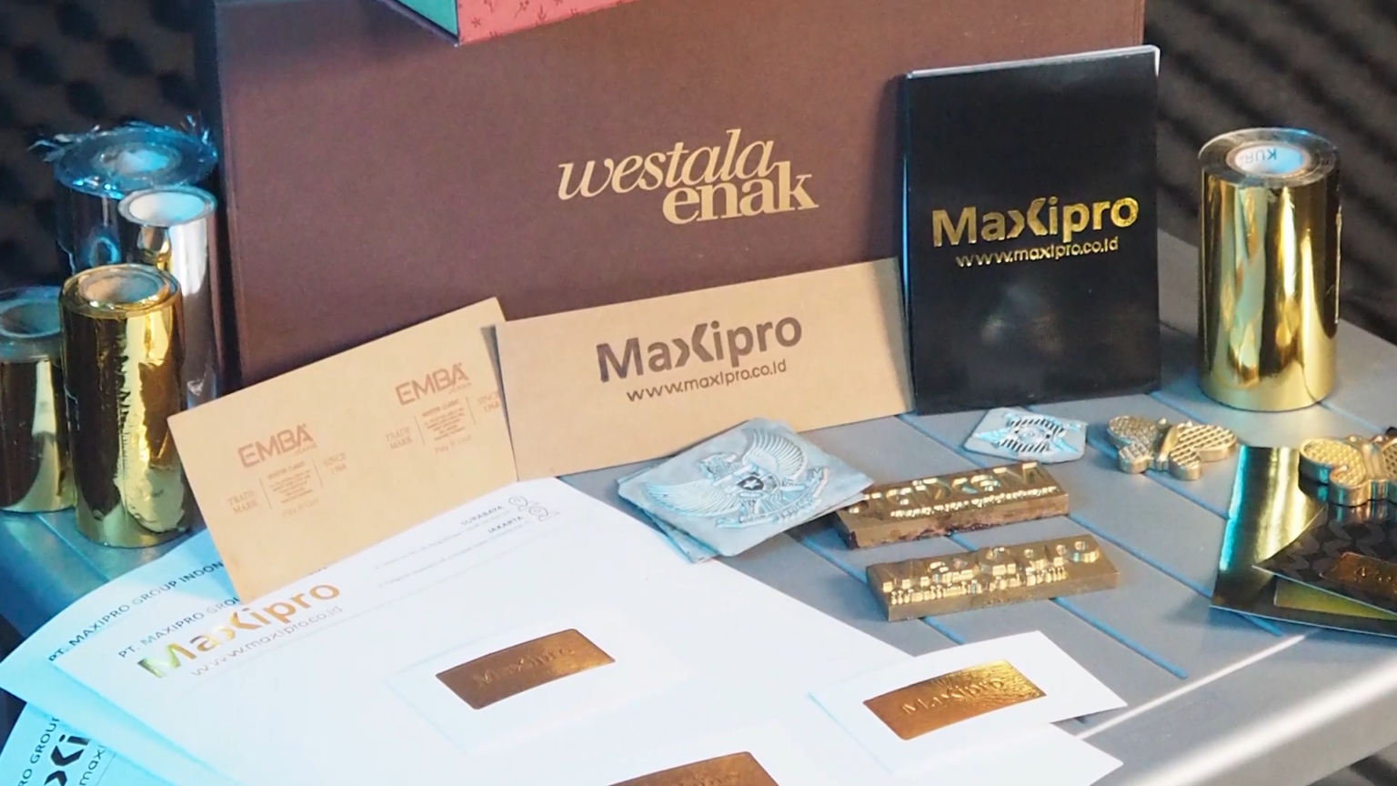 Mengenal Lebih dalam Perbedaan Emboss & Deboss - Maxipro.co.id