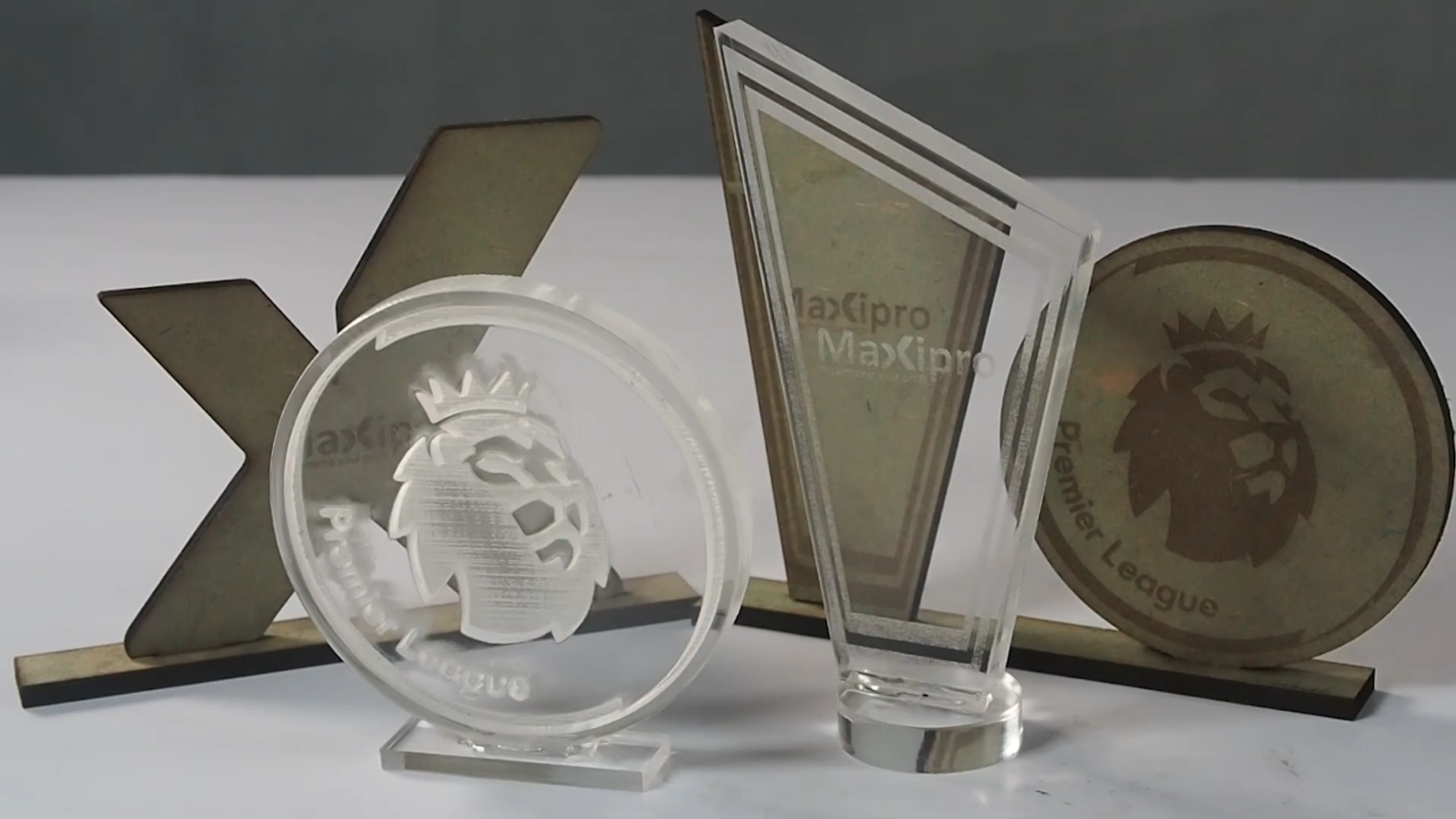 Potong & Grafir Akrilik dengan Mesin Laser Cutting - Maxipro