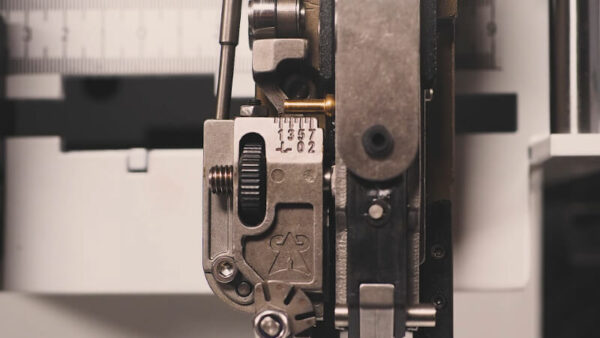 Cara Memasang Bahan Roll Wire Stitching Mesin Jahit Kawat - Maxipro